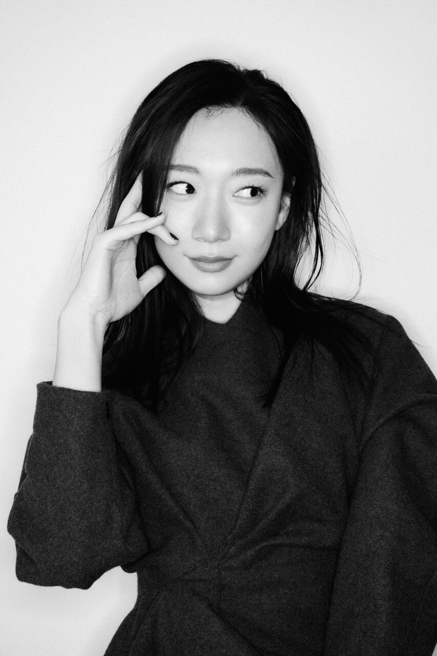 專訪／演歌兩棲Julia Wu吳卓源：創作是——赤裸地剝開自己，呈現給眾人 - VERSE